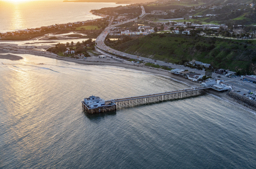 LA's Mountains & Canyons Helicopter Tours Group 3 Helicopters